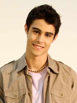 Disney Channel te presenta a los protagonistas Violetta y Tomas ...